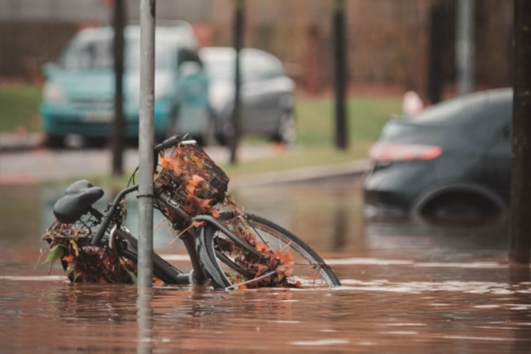 South Florida Battling Extensive Flooding, Miami Beach Hit by 7 Inches