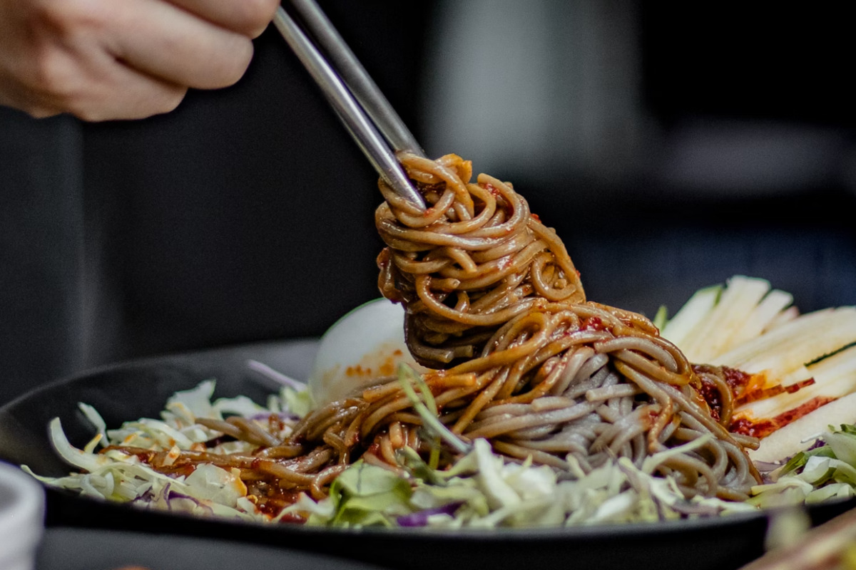 South Korean Noodle Chain Jjamppong Zizon Heats Up LA's Koreatown with