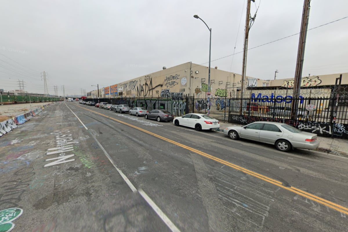 Boyle Heights Rubbish Fire Quickly Contained, LAFD Protects Vacant