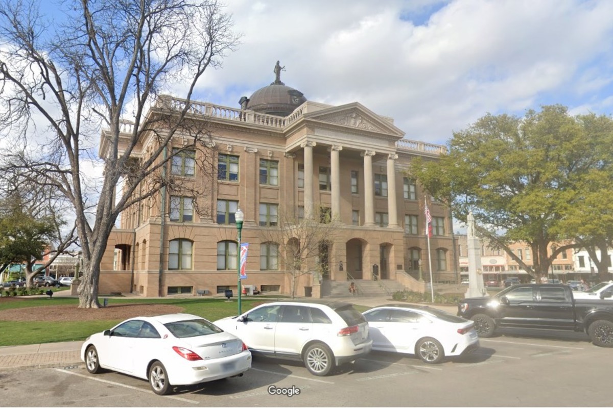 Community Rallies for Healing at Williamson Courthouse after Tragic