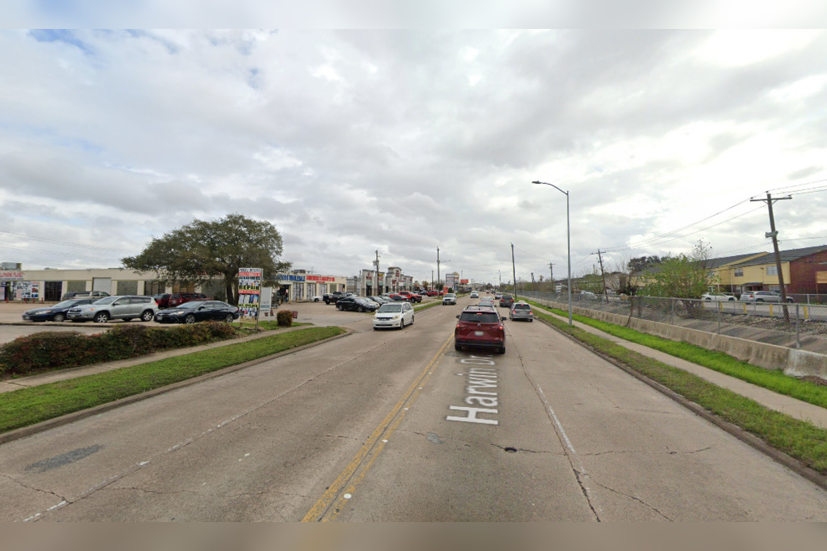 Houston Authorities Investigate Early Morning Fatal Crash on Harwin