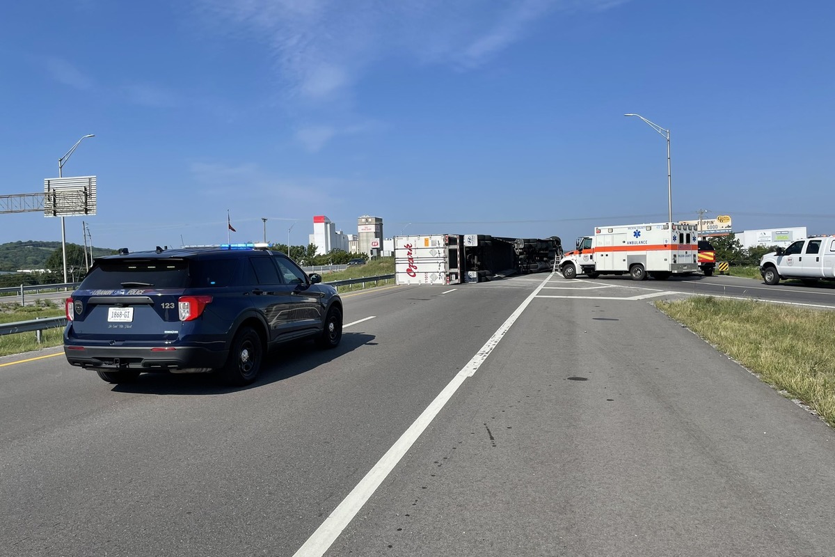 Overturned Semi on I-40 Causes Westbound Delays Near Lebanon, Roadway