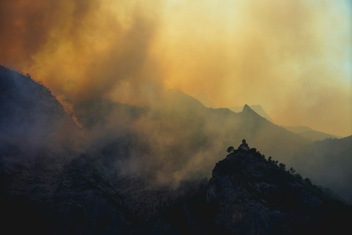 Smoke from Canadian Wildfires Affects Chicago's Air Quality, Raises