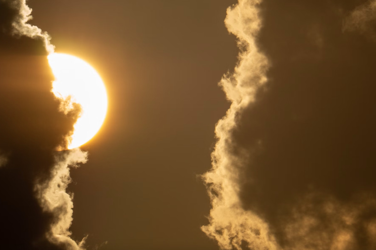 Sunny Spells and Thunderstorm Risks Ahead for Detroit with Highs