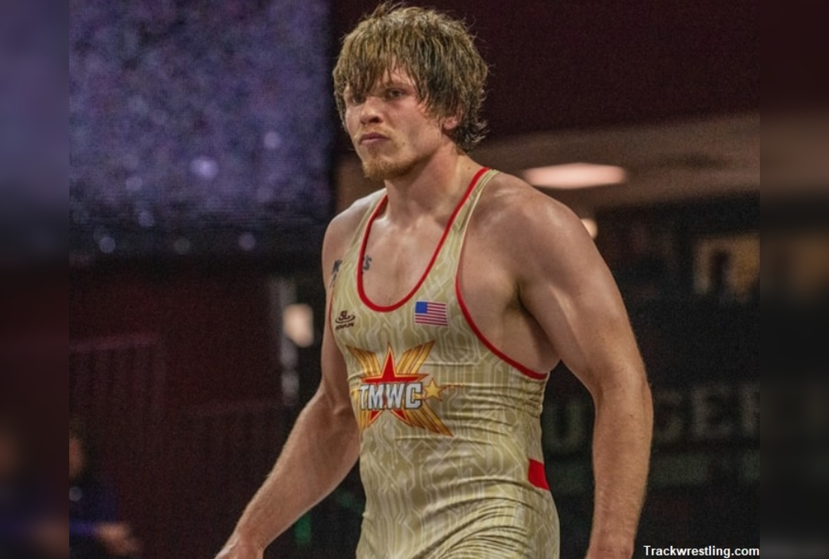 Chicago Wrestlers Kamal Bey and Joe Rau Face Early Challenges at Paris