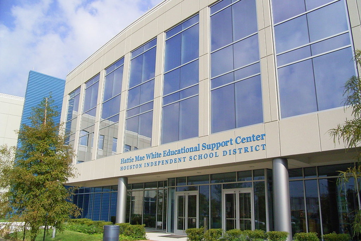 Houston Schools Embrace AI: HISD Launches "Fundamentals of Artificial