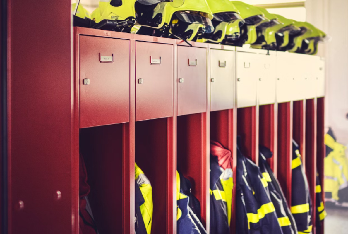 Over 650 Firefighters Battle Washington's Largest Wildfire to Shield