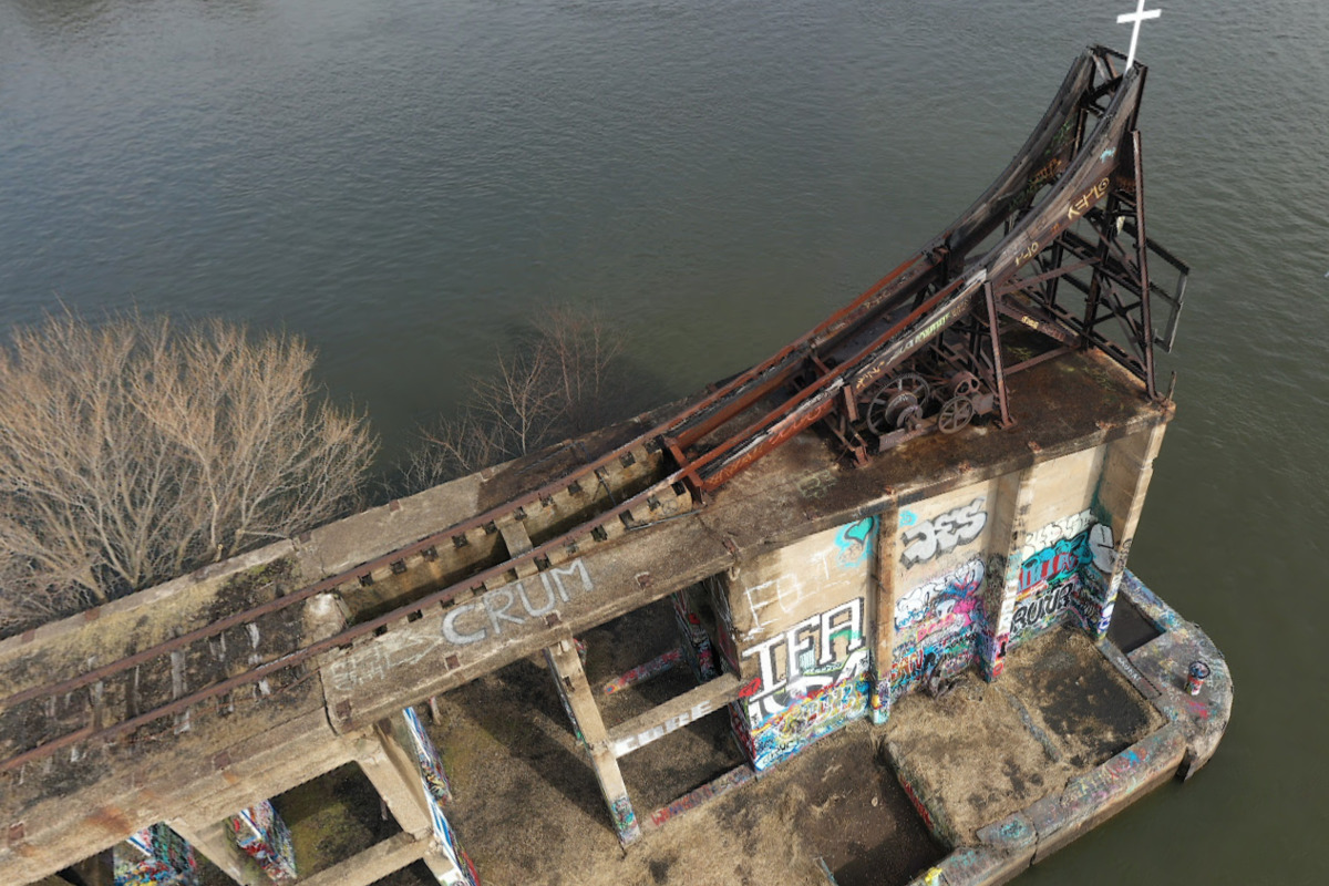 Philadelphia's Iconic Graffiti Pier Partially Collapses into Delaware