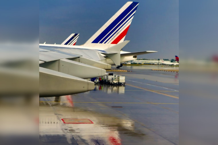 Thunderstorms Prompt Ground Stops at Houston's Major Airports,