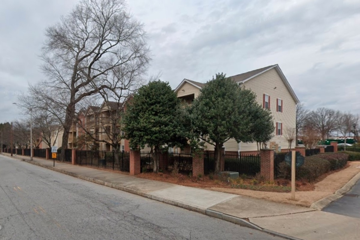 22-Year-Old Man Stabbed Near Oglethorpe Ave in Atlanta as Police