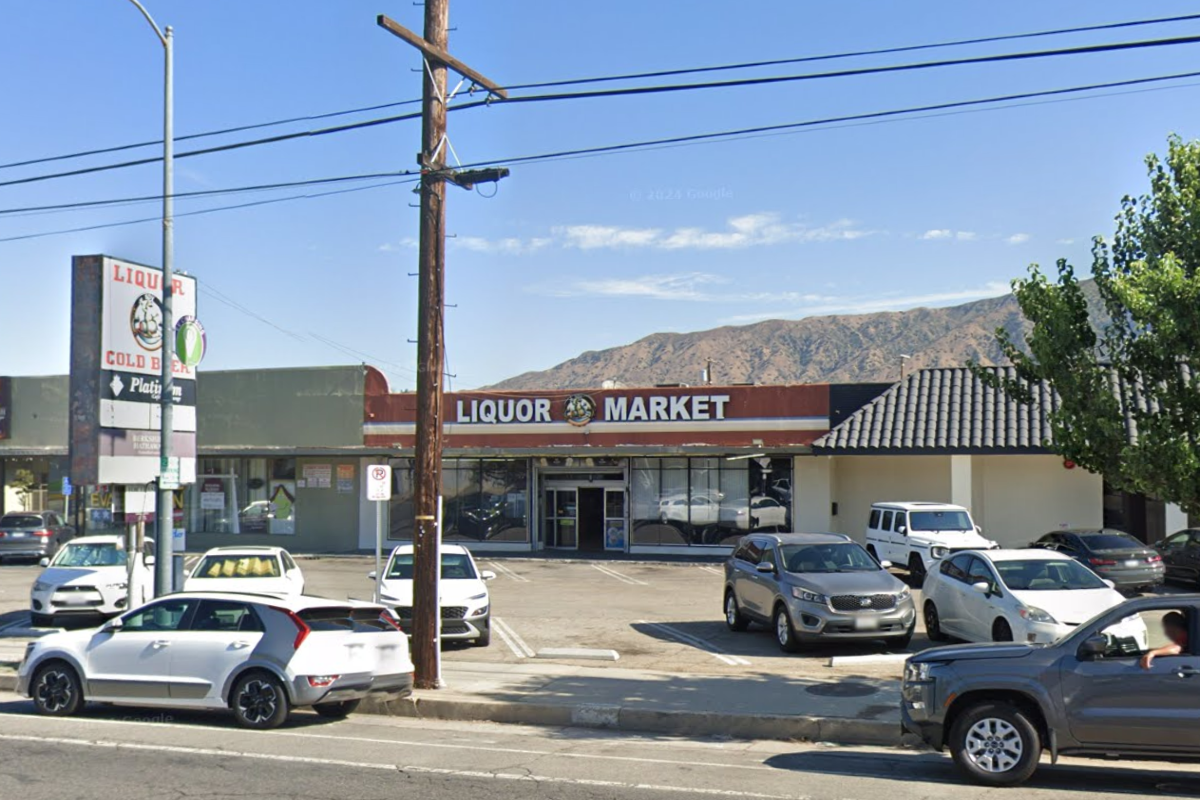 Brazen Thieves Use Pickup as Battering Ram in Los Angeles Liquor Store