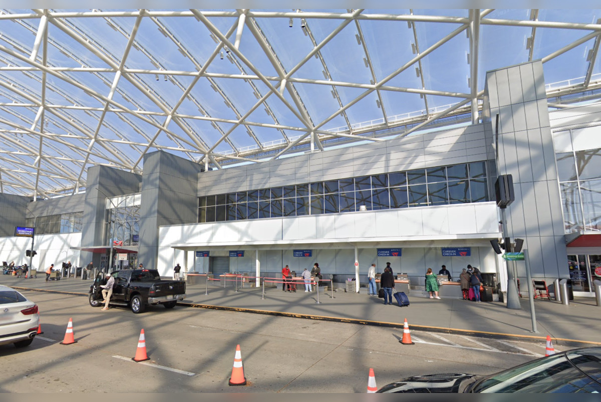 Employee Injured in Knife Attack by Passenger at Atlanta's