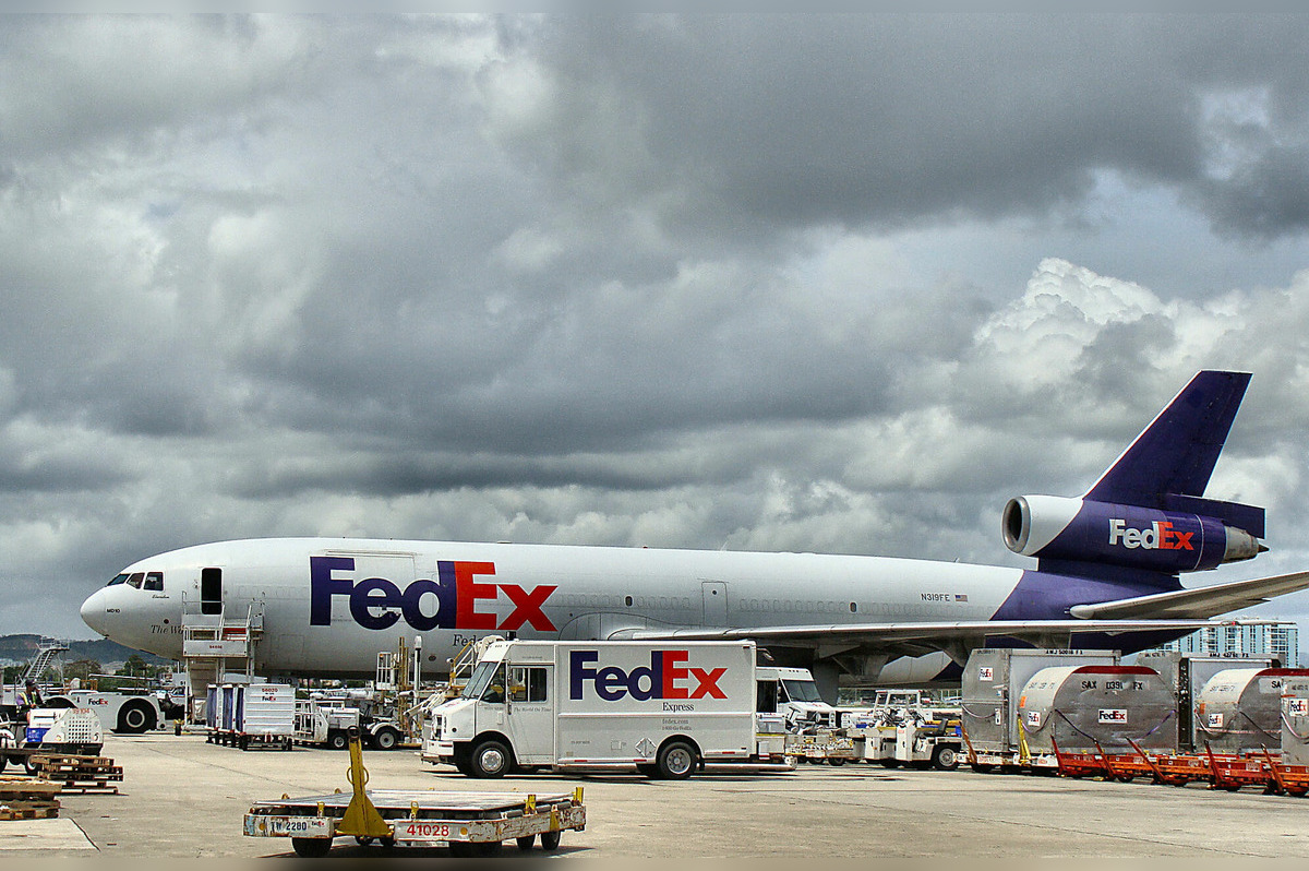 Hialeah FedEx Worker Hailed for Stopping Suspected Package Theft