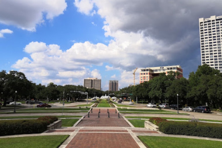 Houston Braces for Heat Wave and Eyes Regional Severe Weather Warnings