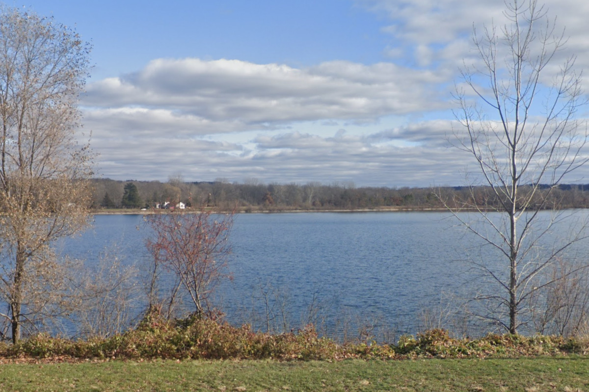 Kentwood Man Drowns at Versluis Park in Plainfield Township as