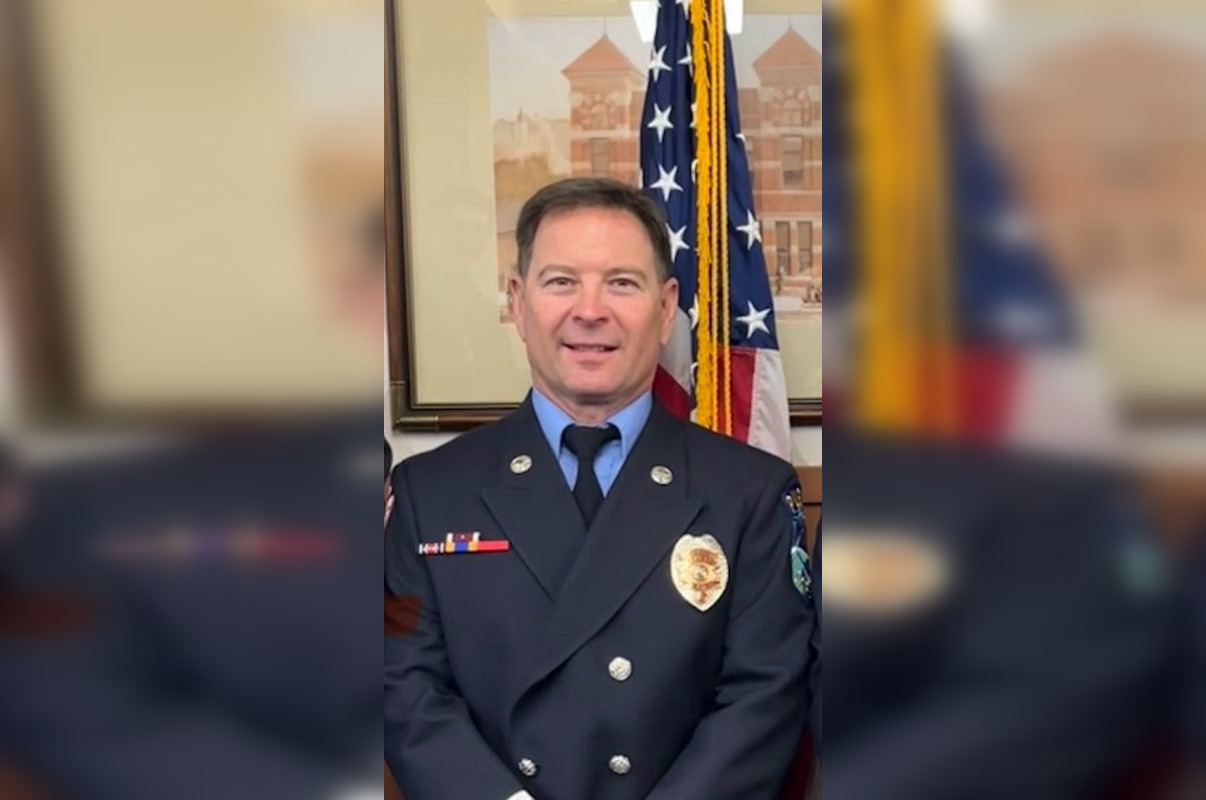 Mankato Salutes Firefighter Bill Reiniger as He Retires After 28 Years