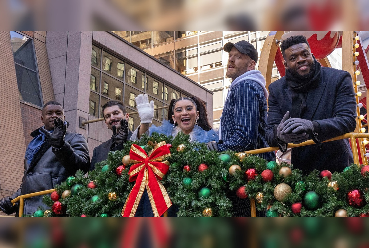 Pentatonix Spreads Christmas Cheer With Hallelujah Its A Christmas