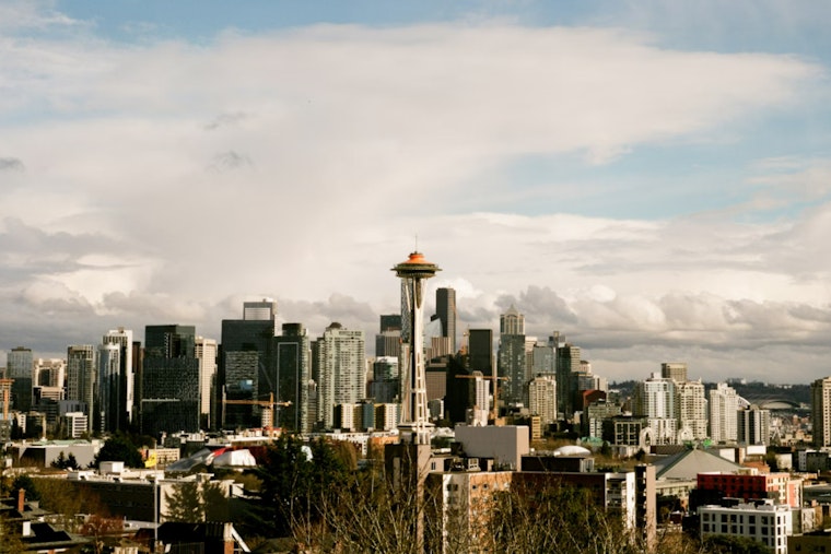 Seattle Embraces Autumn with a Mix of Sun and Clouds, Mild Temps