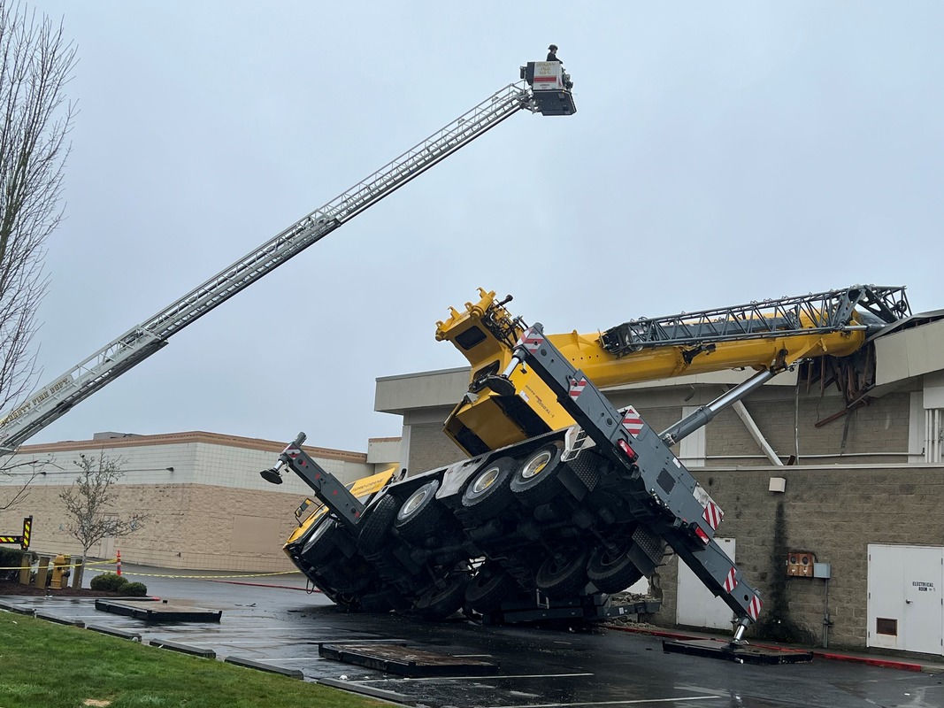 Crane Collapse at Everett Mall Injures Two, Sparks Major Investigation