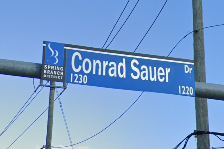 Houston Firefighters Battle Blaze at Abandoned Spring Branch West