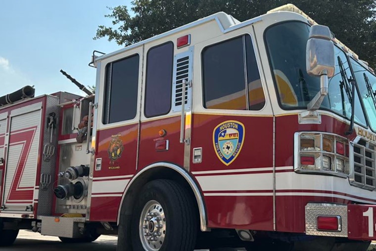 Houston Firefighters Extinguish Early Morning Blaze in Central