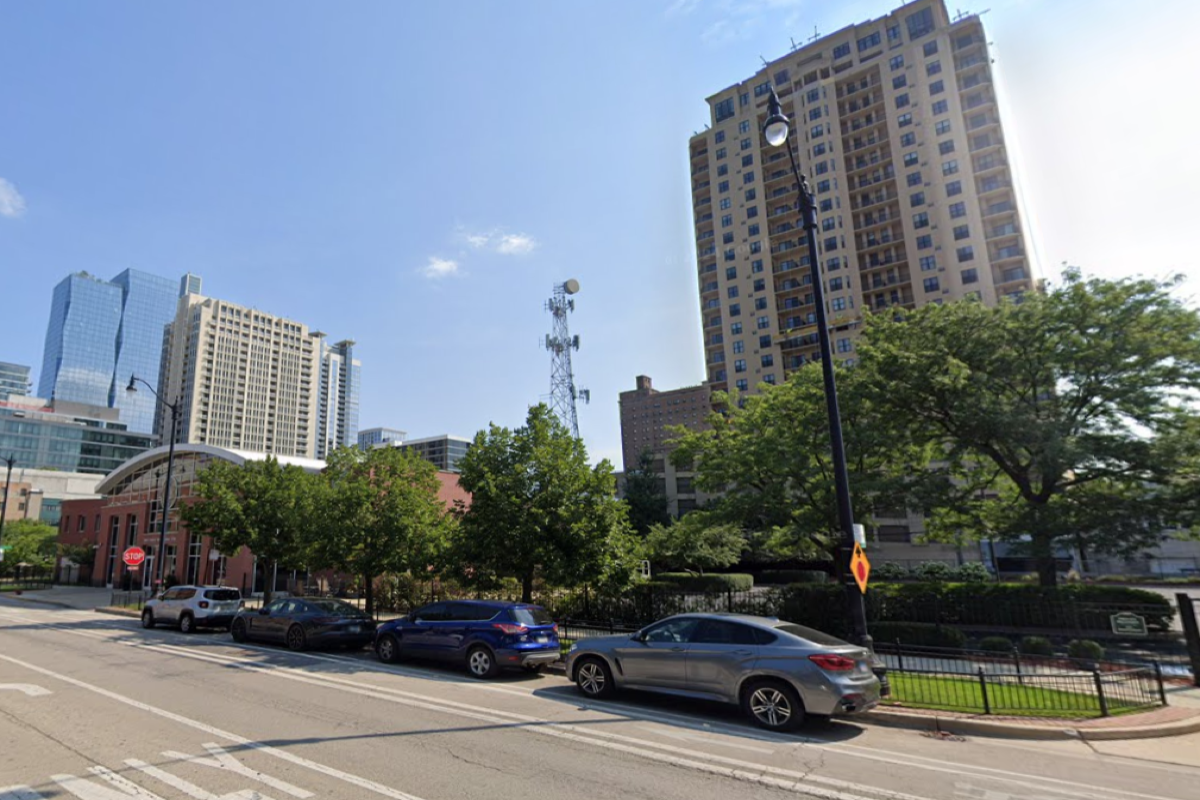 One Dead, Another Injured in Stabbing Incident in Chicago's South