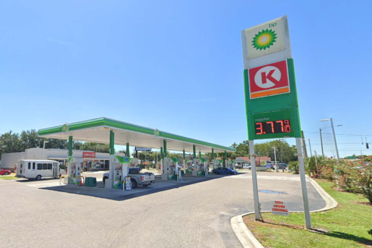 Orlando Police Fatally Shoot Armed Man At Gas Station Suspect Dies