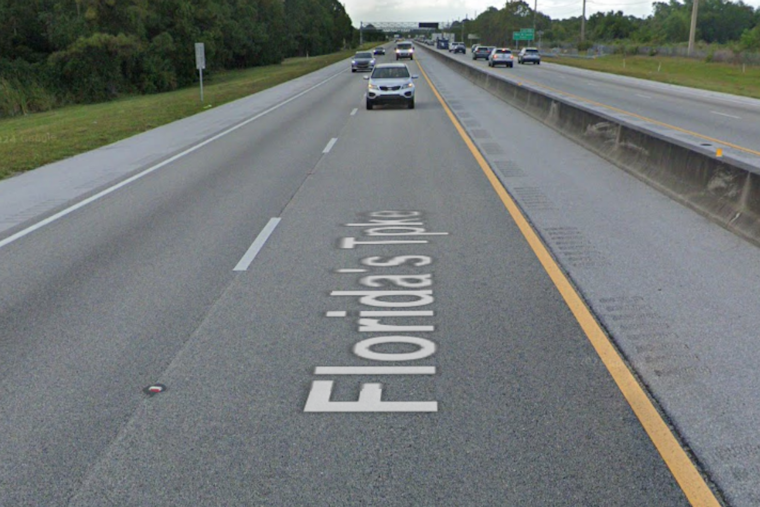 Overturned Rock Hauler Snarls Traffic on Florida’s Turnpike in Lake