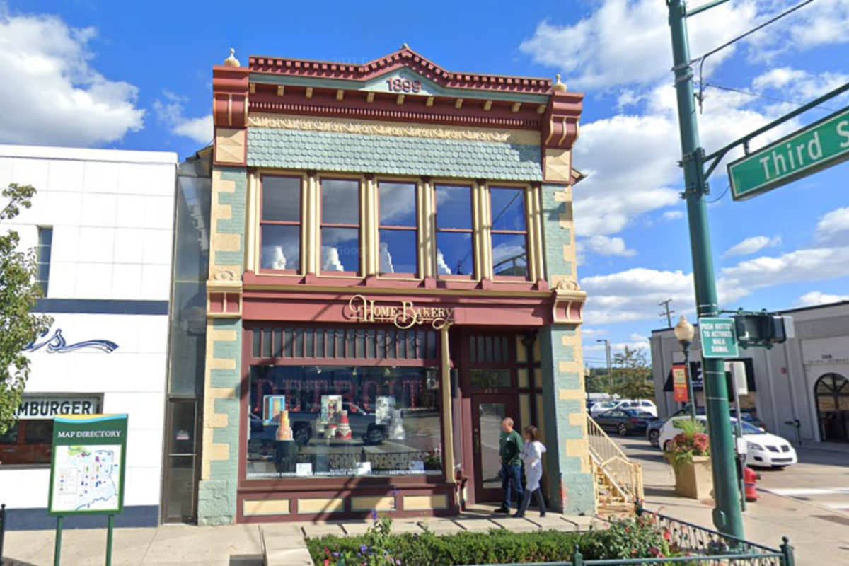 Rochester's Home Bakery Crafts Life-Size Amon-Ra St. Brown Cake to