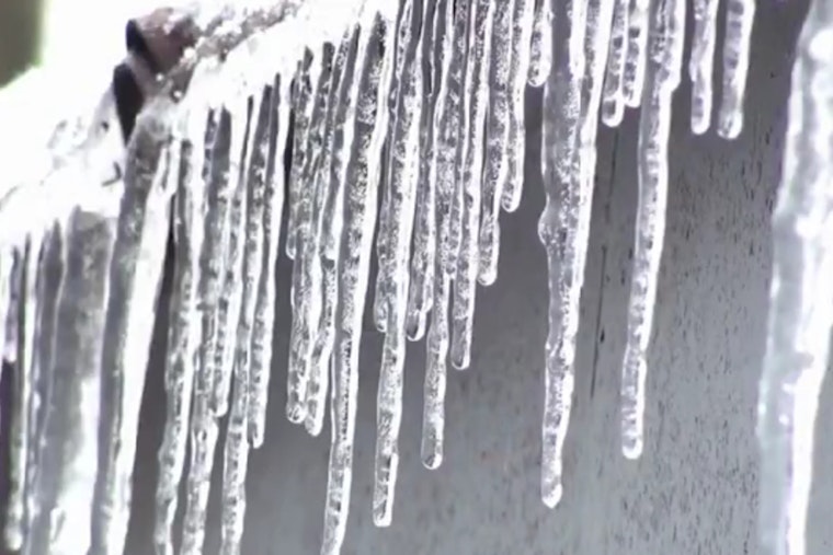 St. Louis Police Warn of Falling Ice Hazard from Buildings as