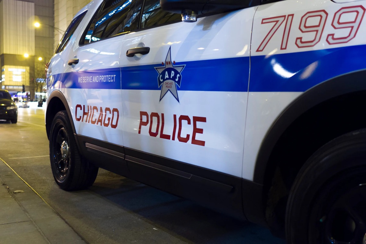 Chicago Neighborhoods on Alert as Burglar Targets Apartment Buildings