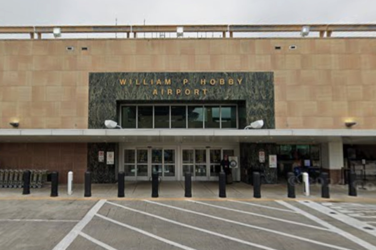 Houston Airports Warn of Potential Ground Stops Amid FAA Staffing Woes