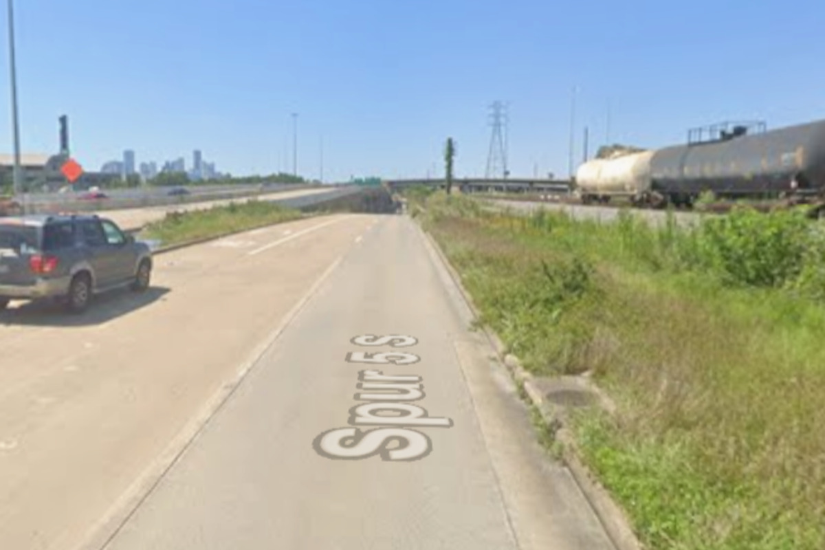 Houston Authorities Investigating Deadly Solo-Vehicle Crash at Spur 5