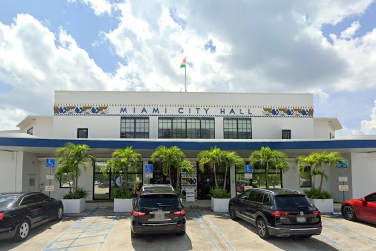 Miami Mayoral Race Intensifies with Early Voting: Suarez Seeks Cost