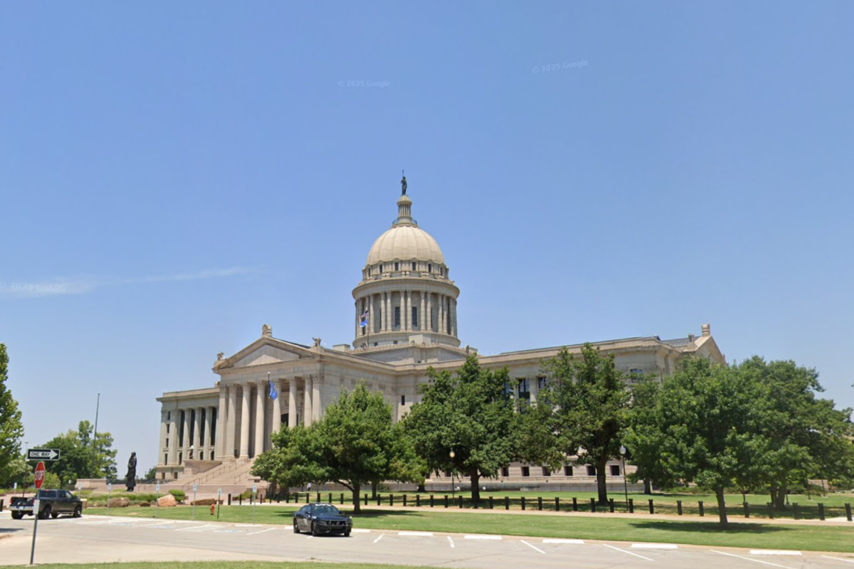 Oklahoma State Senator Kristen Thompson Honored with Yolanda Charney