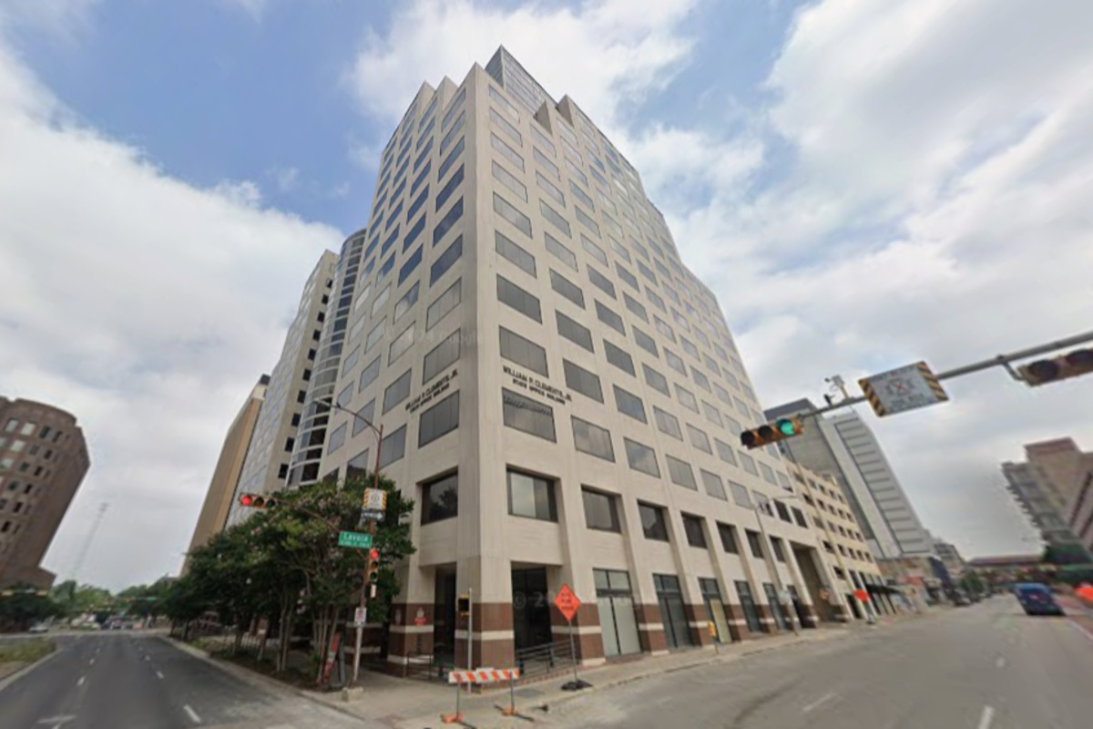 Texas AG Paxton Oversees Detention of 35 for Immigration Violations in