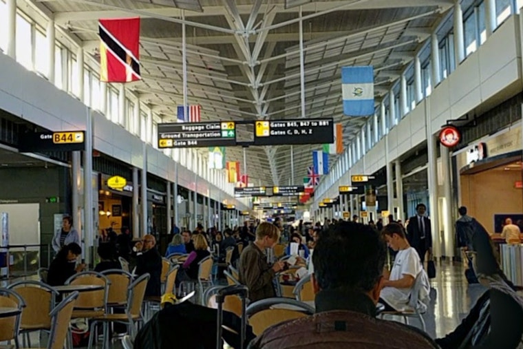 18 Injured as Mobile Lounge Collides with Dock at Washington Dulles