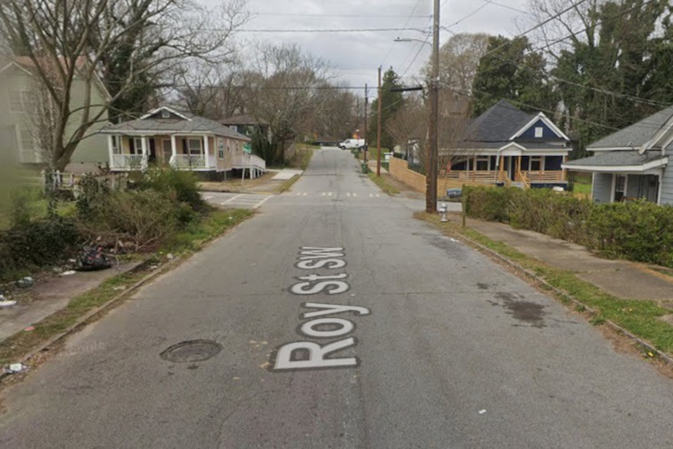 Atlanta Police Investigate Fatal Stabbing as Homicide Unit Searches