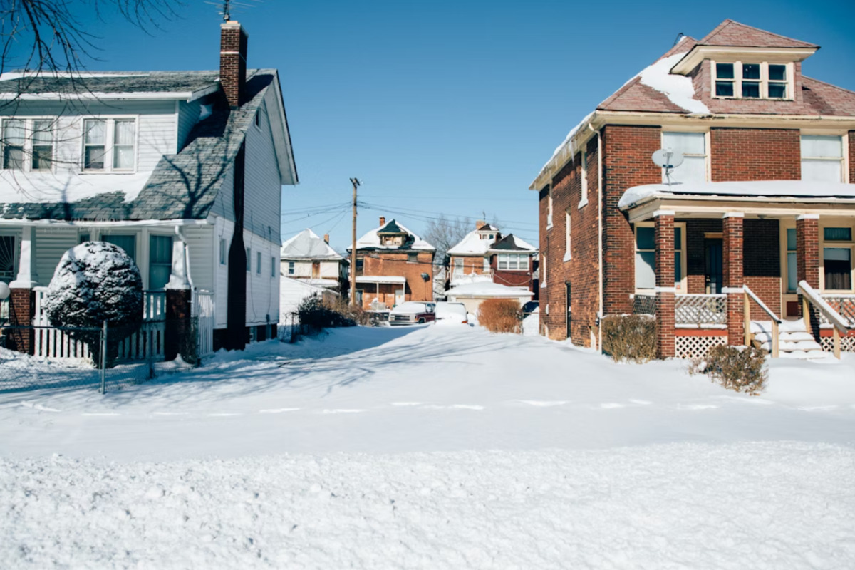 Brisk and Snowy Thanksgiving Expected in Detroit, Residents Advised to