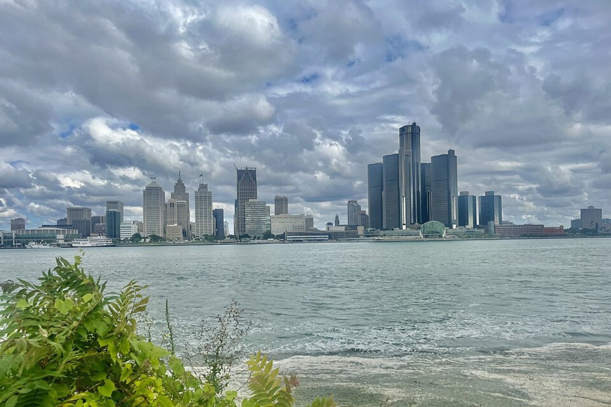 Detroit's Weather Rollercoaster: From Sunshine to Rain Showers on the