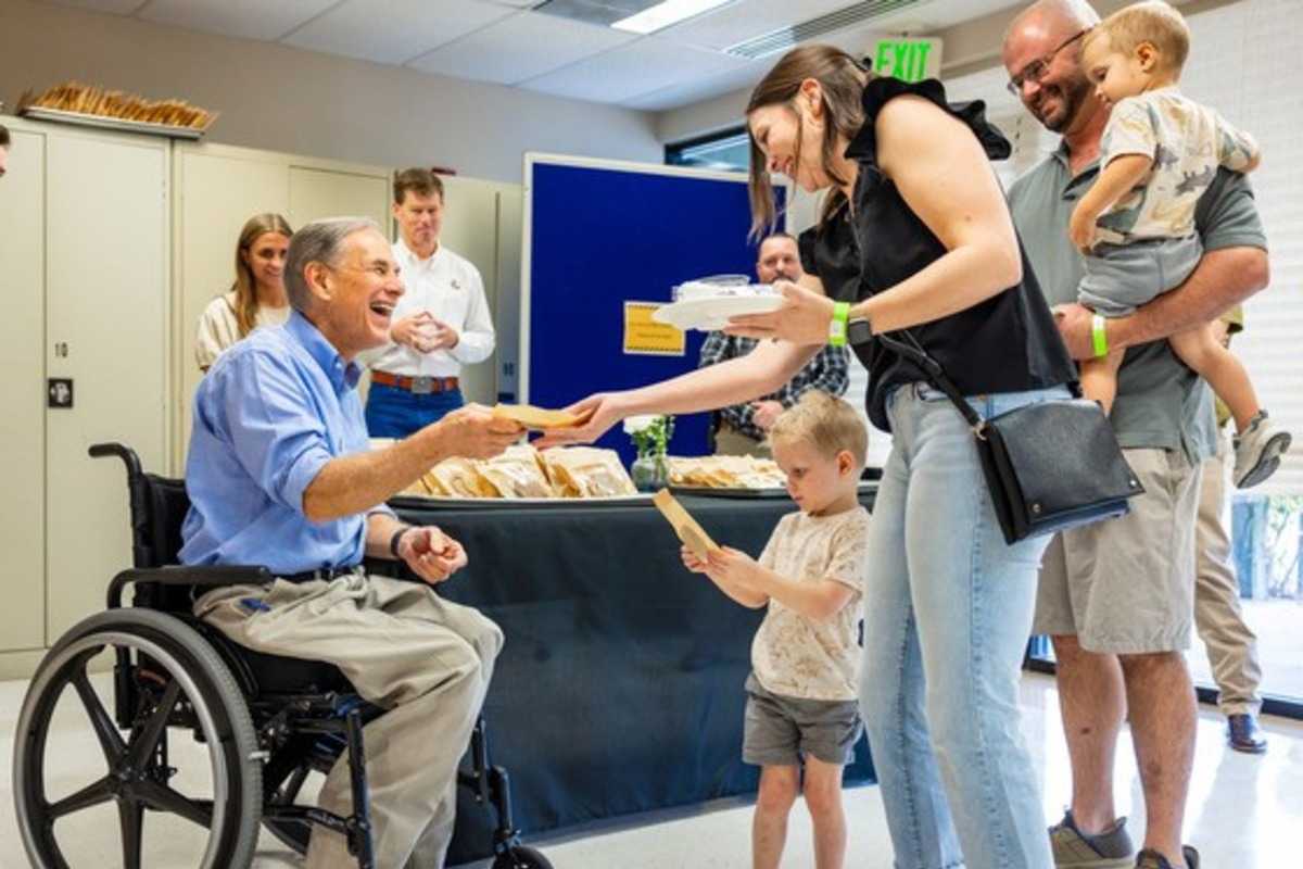 Governor Greg Abbott Honors Reconstruction Volunteers at Kerrville's