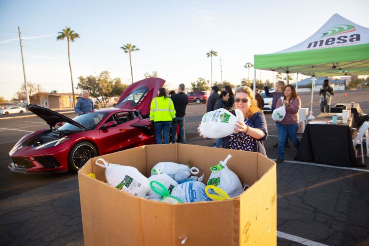 Mesa Rallies for 17th Annual Turkey Tuesday with United Food Bank