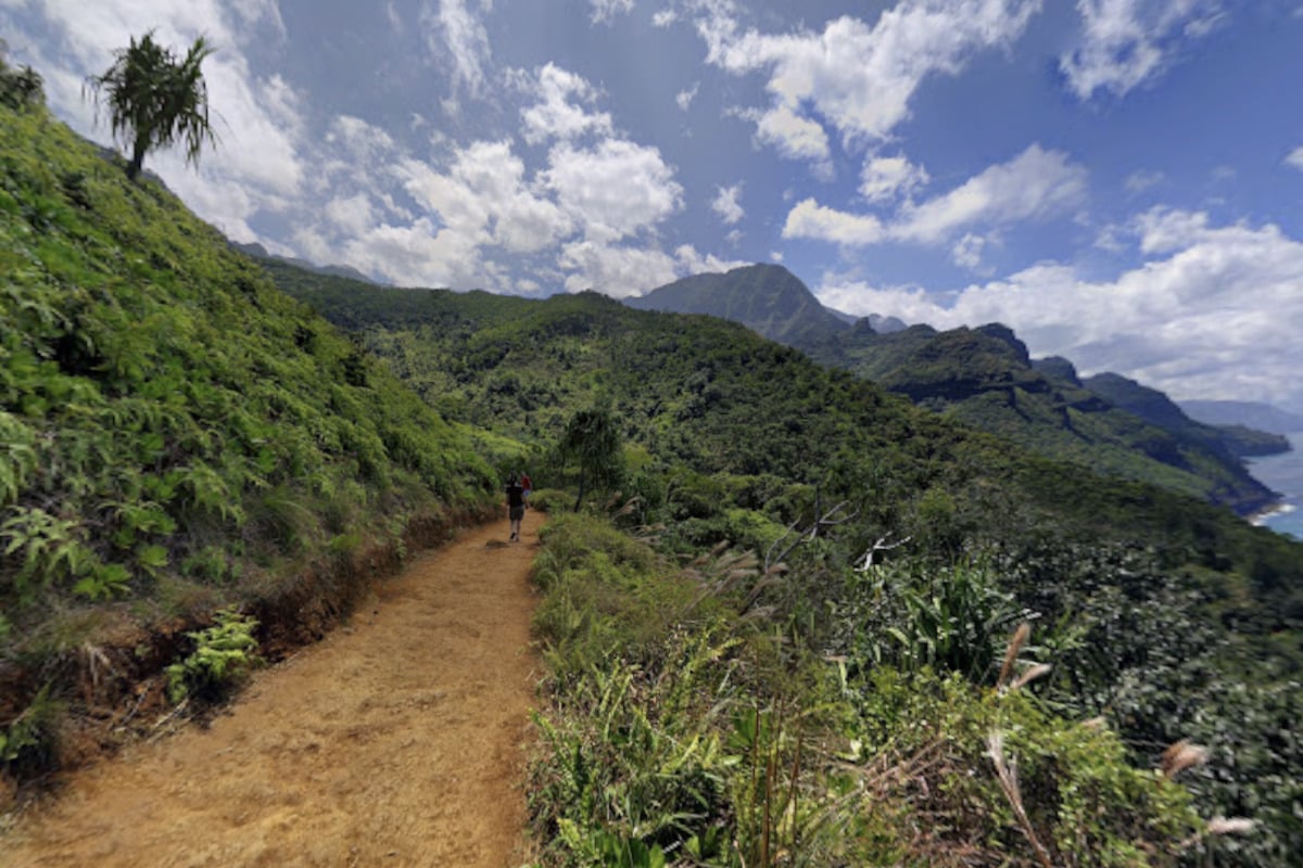 Oahu Hiker with Ankle Pain Rescued by Kaua‘i Fire Department on