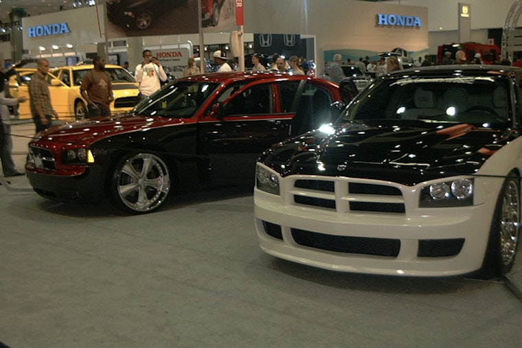 Phoenix Car Enthusiasts Swap Thanksgiving Traditions for Arizona