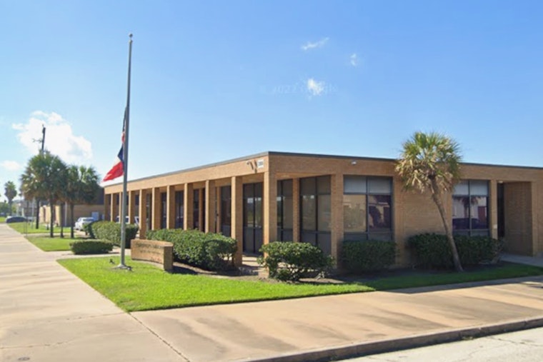 Texas Attorney General Sues Galveston ISD for Not Displaying Ten