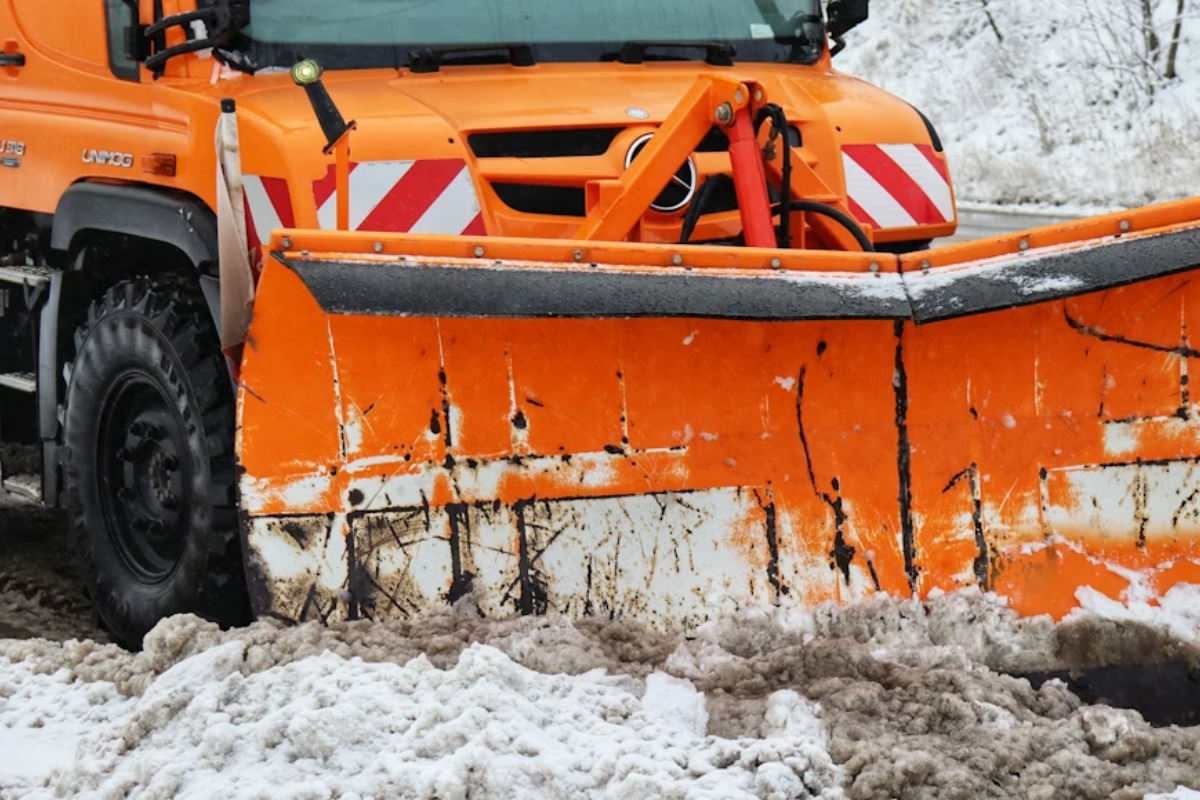 Cincinnati's New Snow Plow Tracker Faces Outages Amidst Season's First