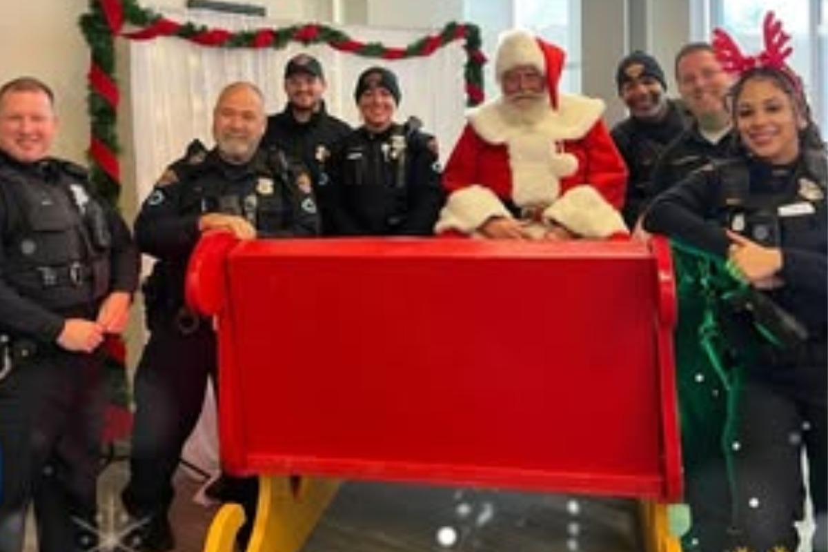 Cleveland Police Extend Holiday Greetings and Recognize Officers'
