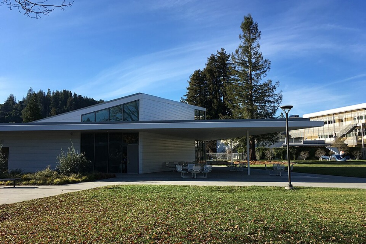 College Of Marin Book Battle As Library Axes Free Textbook Loans