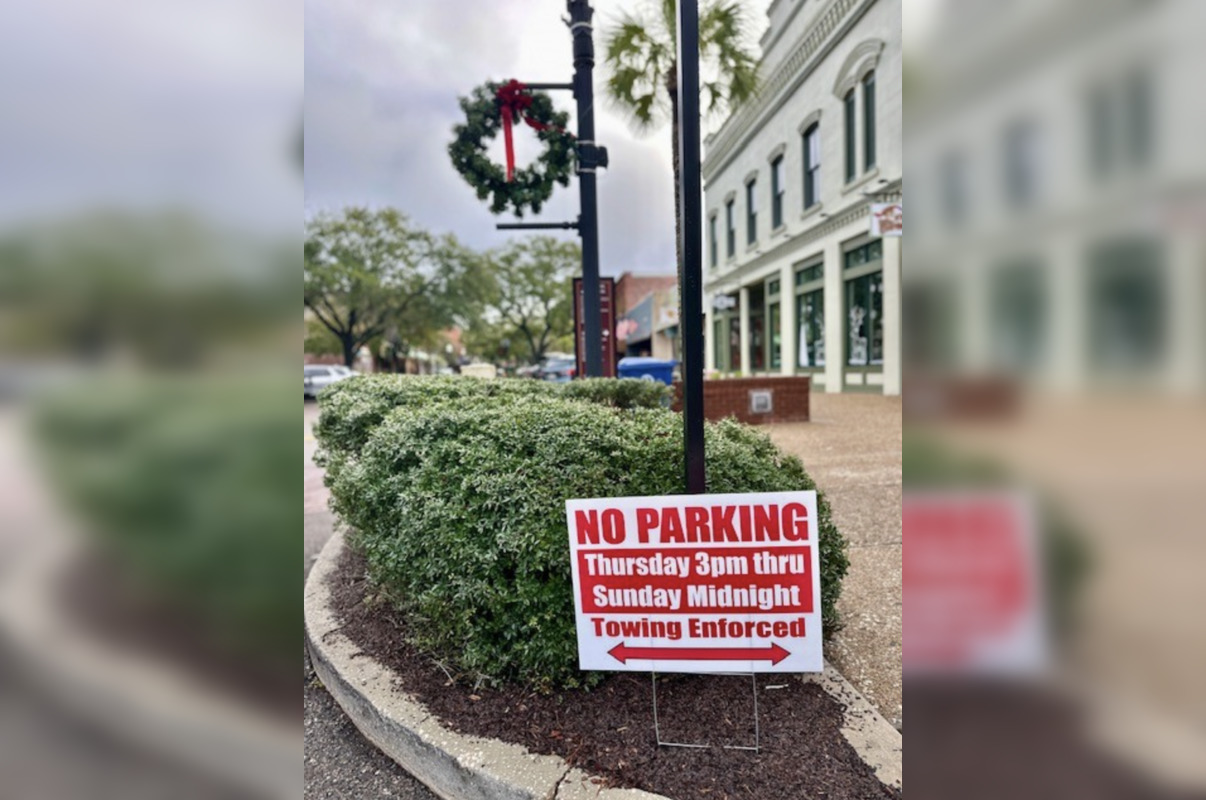 Fernandina Beach Prepares for Dickens on Centre with Holiday Road