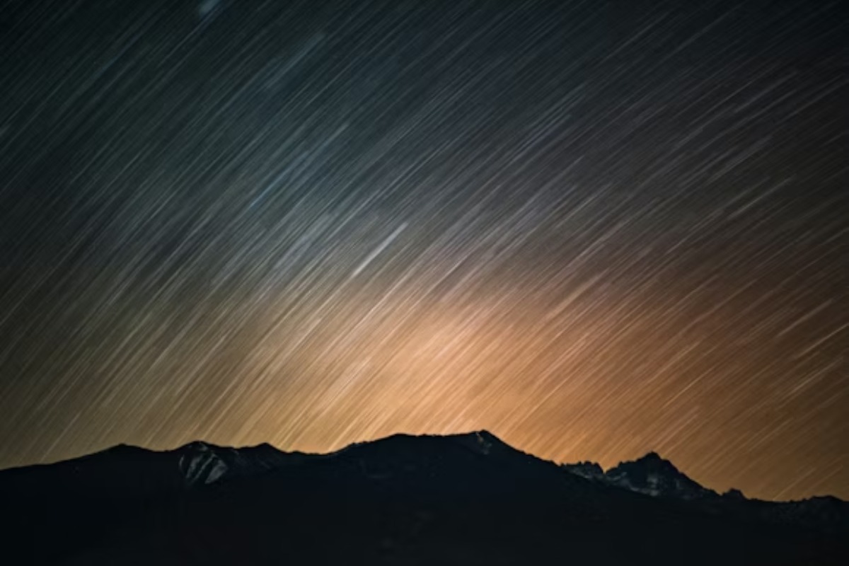 Geminid Fireballs Streak Over San Francisco As Night Owls Look Up